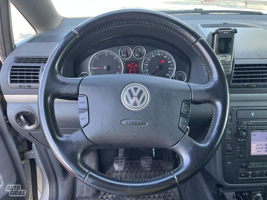 Pelēks Volkswagen Sharan 2009 Marijampole, ar dzinēja tilpumu 2.00 L un nobraukumu 228 tūkst. km par 3950 €, foto 12 vietnē AUTOMOTO.COM.LV