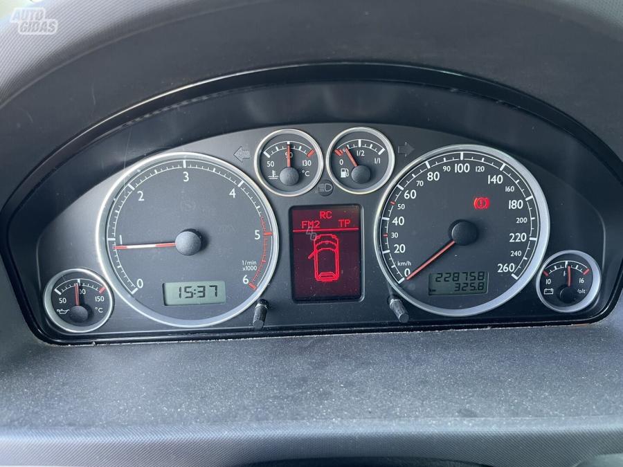 Pelēks Volkswagen Sharan 2009 Marijampole, ar dzinēja tilpumu 2.00 L un nobraukumu 228 tūkst. km par 3950 €, foto 13 vietnē AUTOMOTO.COM.LV