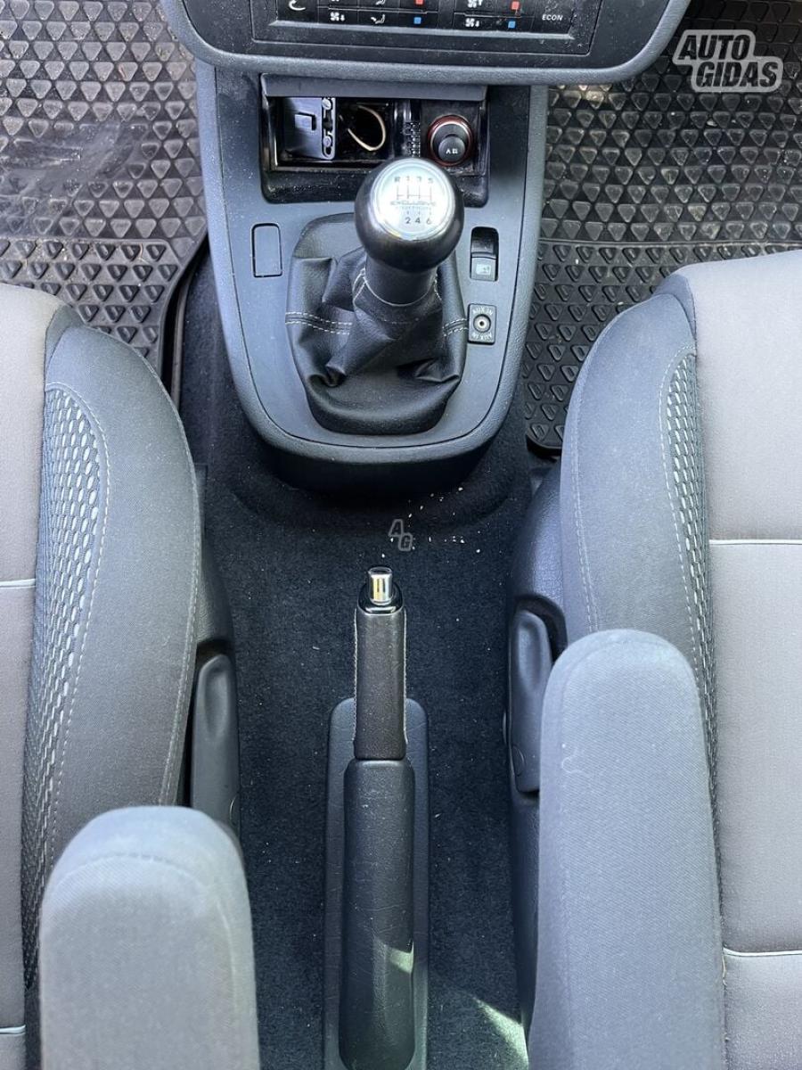 Pelēks Volkswagen Sharan 2009 Marijampole, ar dzinēja tilpumu 2.00 L un nobraukumu 228 tūkst. km par 3950 €, foto 17 vietnē AUTOMOTO.COM.LV