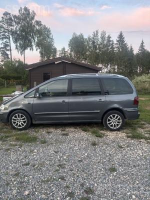 Grey Volkswagen Sharan 2009 in Riga, with an engine capacity of 1.90 L and mileage of 320 thousand km for 3850 €, photo 4 on AUTOMOTO.COM.LV