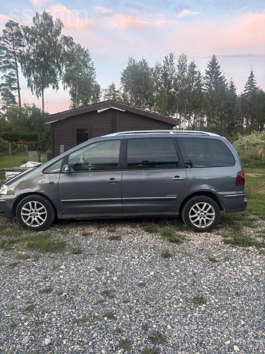 Grey Volkswagen Sharan 2009 in Riga, with an engine capacity of 1.90 L and mileage of 320 thousand km for 3850 €, photo 4 on AUTOMOTO.COM.LV