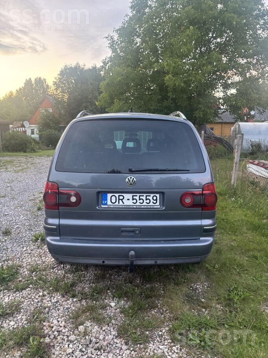 Grey Volkswagen Sharan 2009 in Riga, with an engine capacity of 1.90 L and mileage of 320 thousand km for 3850 €, photo 6 on AUTOMOTO.COM.LV