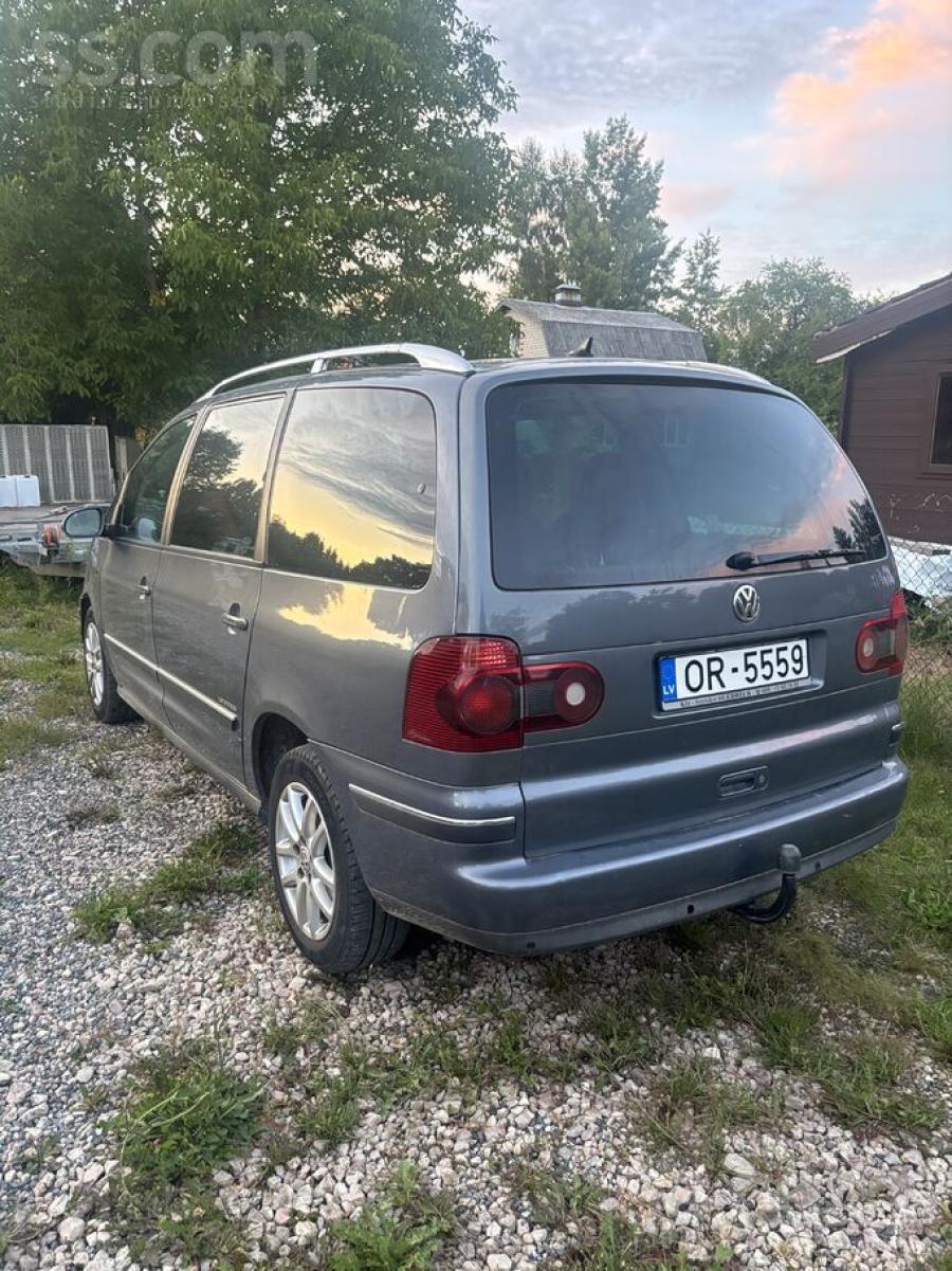 Grey Volkswagen Sharan 2009 in Riga, with an engine capacity of 1.90 L and mileage of 320 thousand km for 3850 €, photo 7 on AUTOMOTO.COM.LV