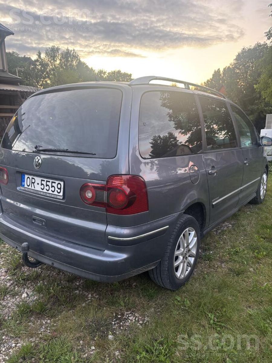 Grey Volkswagen Sharan 2009 in Riga, with an engine capacity of 1.90 L and mileage of 320 thousand km for 3850 €, photo 8 on AUTOMOTO.COM.LV