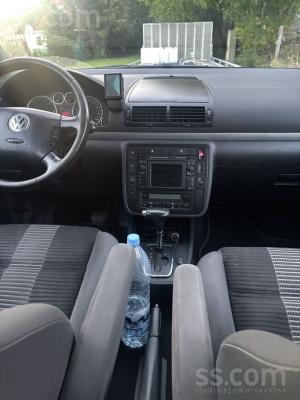 Grey Volkswagen Sharan 2009 in Riga, with an engine capacity of 1.90 L and mileage of 320 thousand km for 3850 €, photo 11 on AUTOMOTO.COM.LV