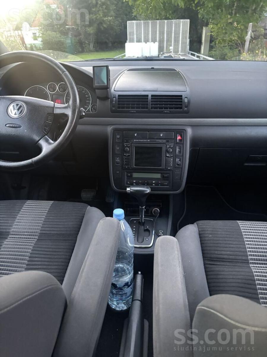 Grey Volkswagen Sharan 2009 in Riga, with an engine capacity of 1.90 L and mileage of 320 thousand km for 3850 €, photo 11 on AUTOMOTO.COM.LV