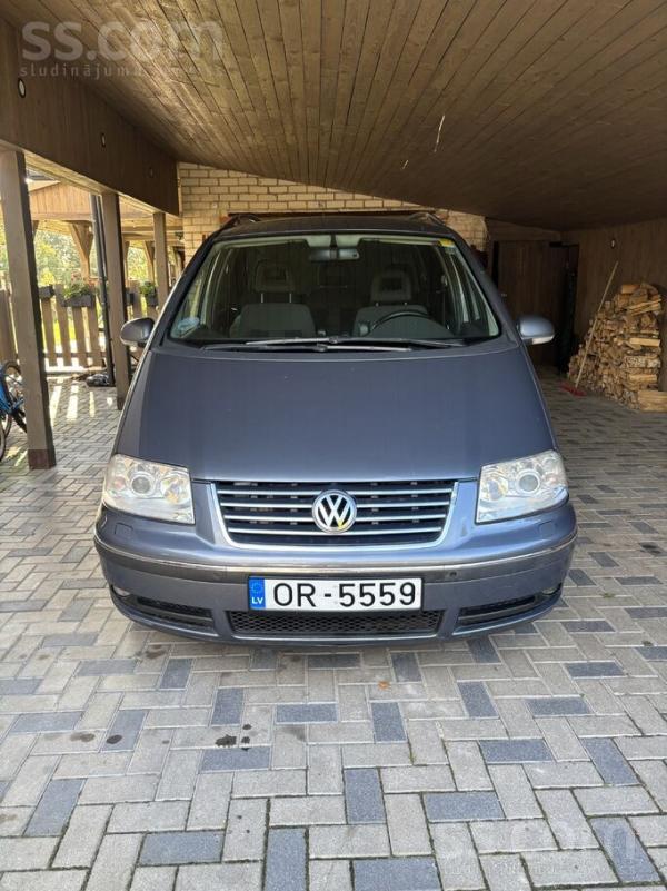 Grey Volkswagen Sharan 2009 in Riga, with an engine capacity of 1.90 L and mileage of 320 thousand km for 4450 €, photo 3 on AUTOMOTO.COM.LV
