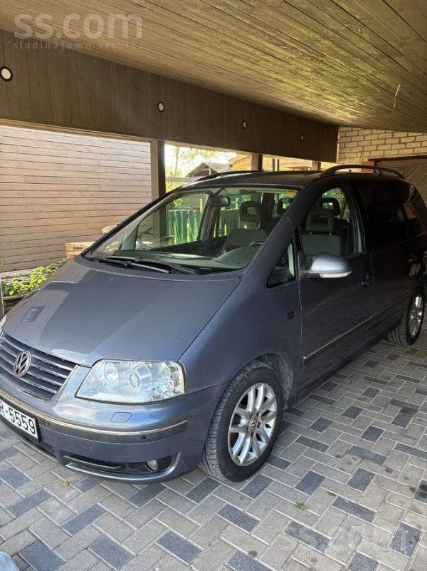 Grey Volkswagen Sharan 2009 in Riga, with an engine capacity of 1.90 L and mileage of 320 thousand km for 4450 €, photo 4 on AUTOMOTO.COM.LV