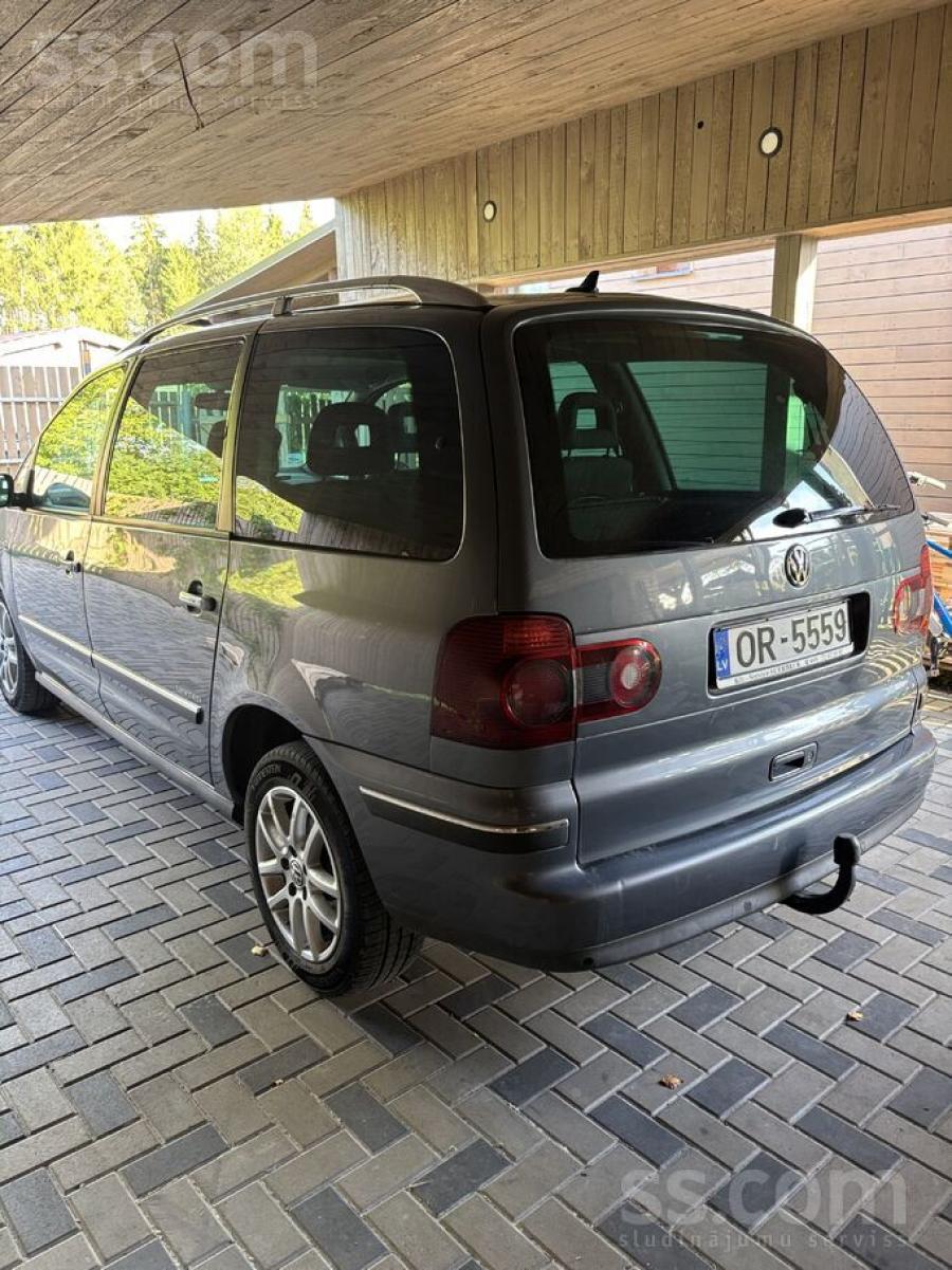 Grey Volkswagen Sharan 2009 in Riga, with an engine capacity of 1.90 L and mileage of 320 thousand km for 4450 €, photo 5 on AUTOMOTO.COM.LV