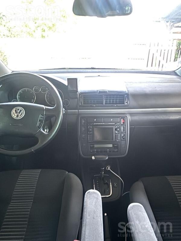Grey Volkswagen Sharan 2009 in Riga, with an engine capacity of 1.90 L and mileage of 320 thousand km for 4450 €, photo 9 on AUTOMOTO.COM.LV