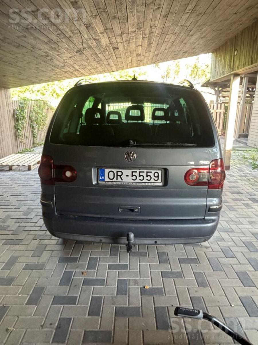 Grey Volkswagen Sharan 2009 in Riga, with an engine capacity of 1.90 L and mileage of 320 thousand km for 4450 €, photo 16 on AUTOMOTO.COM.LV