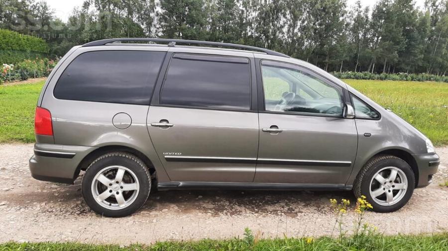Pelēks Volkswagen Sharan 2009 Rīga, ar dzinēja tilpumu 2.00 L un nobraukumu 264 tūkst. km par 4100 €, foto 4 vietnē AUTOMOTO.COM.LV