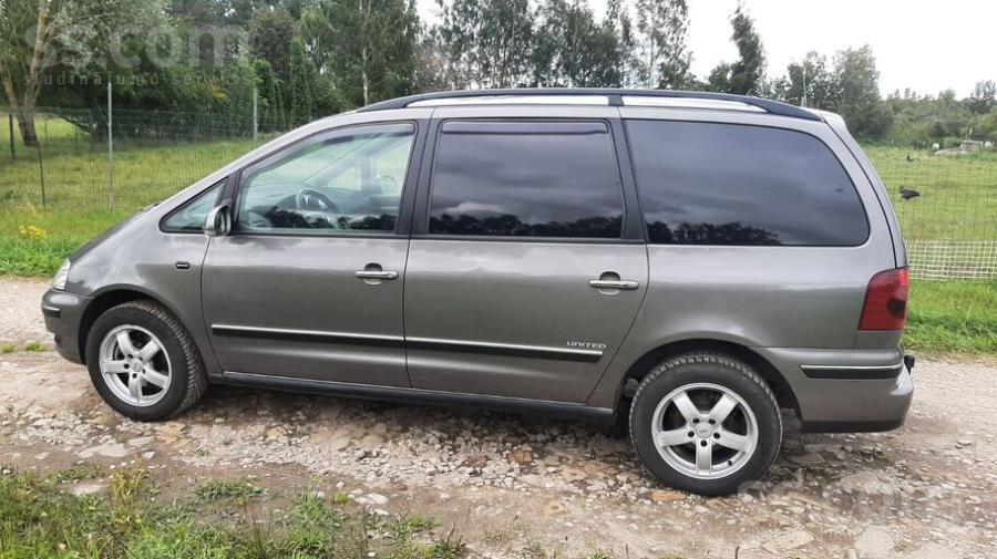 Pelēks Volkswagen Sharan 2009 Rīga, ar dzinēja tilpumu 2.00 L un nobraukumu 264 tūkst. km par 4100 €, foto 5 vietnē AUTOMOTO.COM.LV