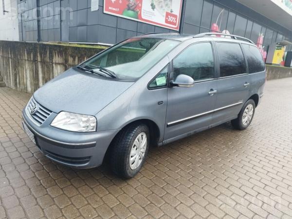 Pelēks Volkswagen Sharan 2010 Rēzekne, ar dzinēja tilpumu 1.90 L un nobraukumu 315 tūkst. km par 3500 €, foto 2 vietnē AUTOMOTO.COM.LV