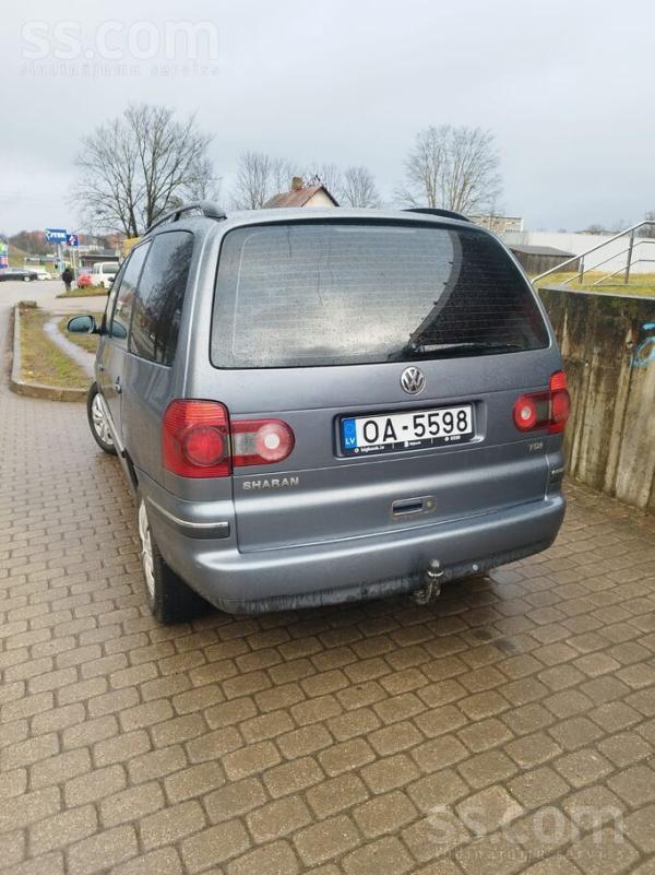 Pelēks Volkswagen Sharan 2010 Rēzekne, ar dzinēja tilpumu 1.90 L un nobraukumu 315 tūkst. km par 3500 €, foto 3 vietnē AUTOMOTO.COM.LV
