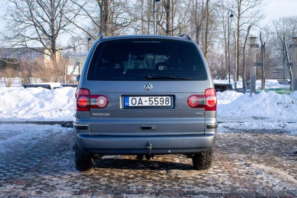 Pelēks Volkswagen Sharan 2010 Jelgava, ar dzinēja tilpumu 1.90 L un nobraukumu 317 tūkst. km par 3900 €, foto 5 vietnē AUTOMOTO.COM.LV