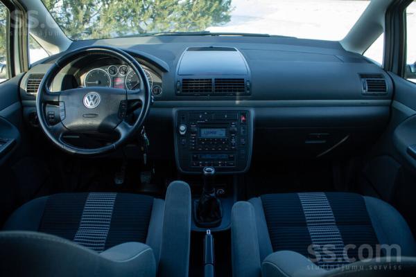 Pelēks Volkswagen Sharan 2010 Jelgava, ar dzinēja tilpumu 1.90 L un nobraukumu 317 tūkst. km par 3900 €, foto 9 vietnē AUTOMOTO.COM.LV