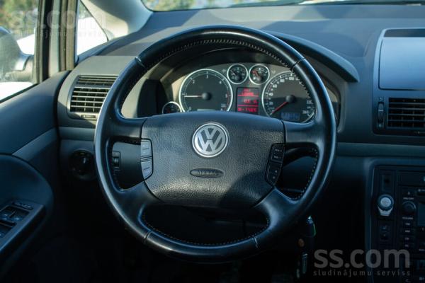 Pelēks Volkswagen Sharan 2010 Jelgava, ar dzinēja tilpumu 1.90 L un nobraukumu 317 tūkst. km par 3900 €, foto 10 vietnē AUTOMOTO.COM.LV