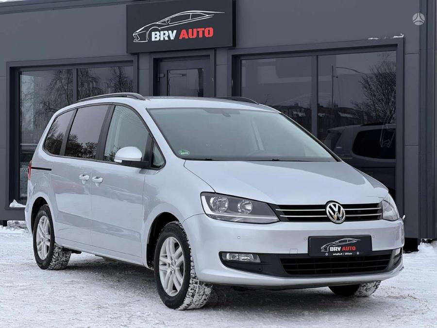 Grey Volkswagen Sharan 2010 in Kedainiai, with an engine capacity of 1.39 L and mileage of 207 thousand km for 6700 €, photo 5 on AUTOMOTO.COM.LV