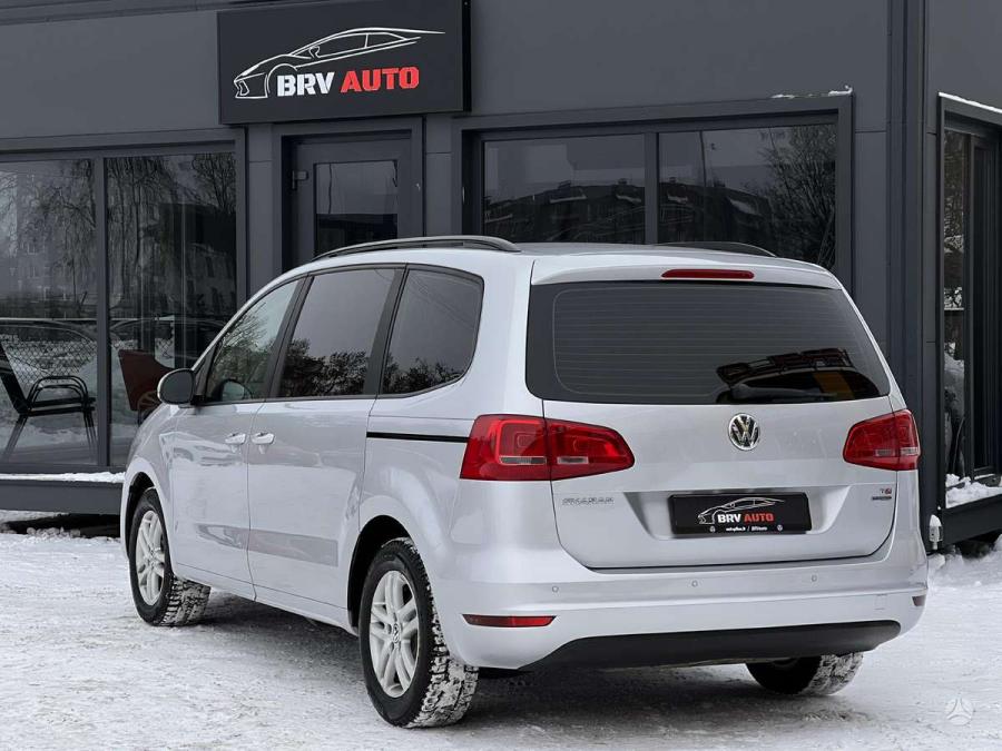 Grey Volkswagen Sharan 2010 in Kedainiai, with an engine capacity of 1.39 L and mileage of 207 thousand km for 6700 €, photo 9 on AUTOMOTO.COM.LV