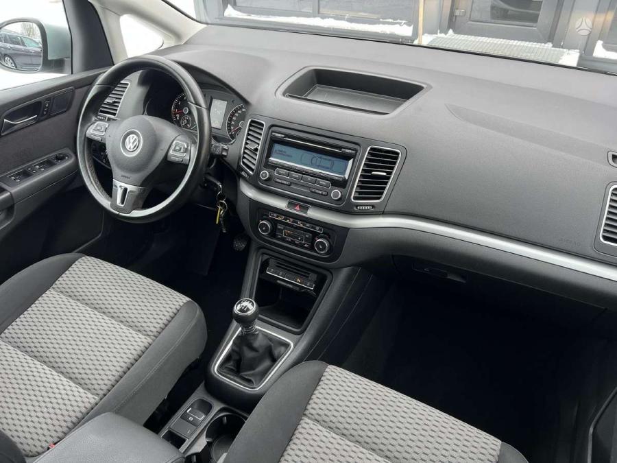 Grey Volkswagen Sharan 2010 in Kedainiai, with an engine capacity of 1.39 L and mileage of 207 thousand km for 6700 €, photo 34 on AUTOMOTO.COM.LV