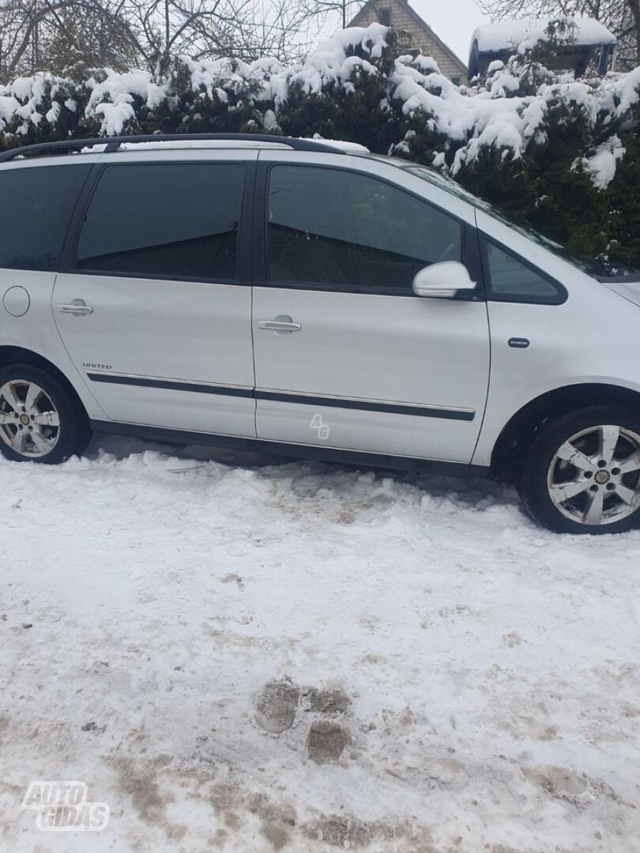 Pelēks Volkswagen Sharan 2010 Marijampole, ar dzinēja tilpumu 2.00 L un nobraukumu 280 tūkst. km par 2500 €, foto 2 vietnē AUTOMOTO.COM.LV