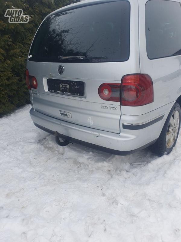 Pelēks Volkswagen Sharan 2010 Marijampole, ar dzinēja tilpumu 2.00 L un nobraukumu 280 tūkst. km par 2500 €, foto 3 vietnē AUTOMOTO.COM.LV