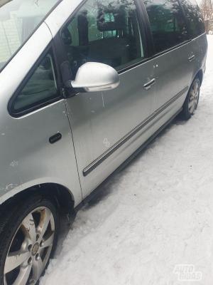 Pelēks Volkswagen Sharan 2010 Marijampole, ar dzinēja tilpumu 2.00 L un nobraukumu 280 tūkst. km par 2500 €, foto 4 vietnē AUTOMOTO.COM.LV