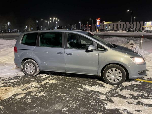 Grey Volkswagen Sharan 2010 in Kaunas, with an engine capacity of 1.97 L and mileage of 403 thousand km for 5200 €, photo 4 on AUTOMOTO.COM.LV