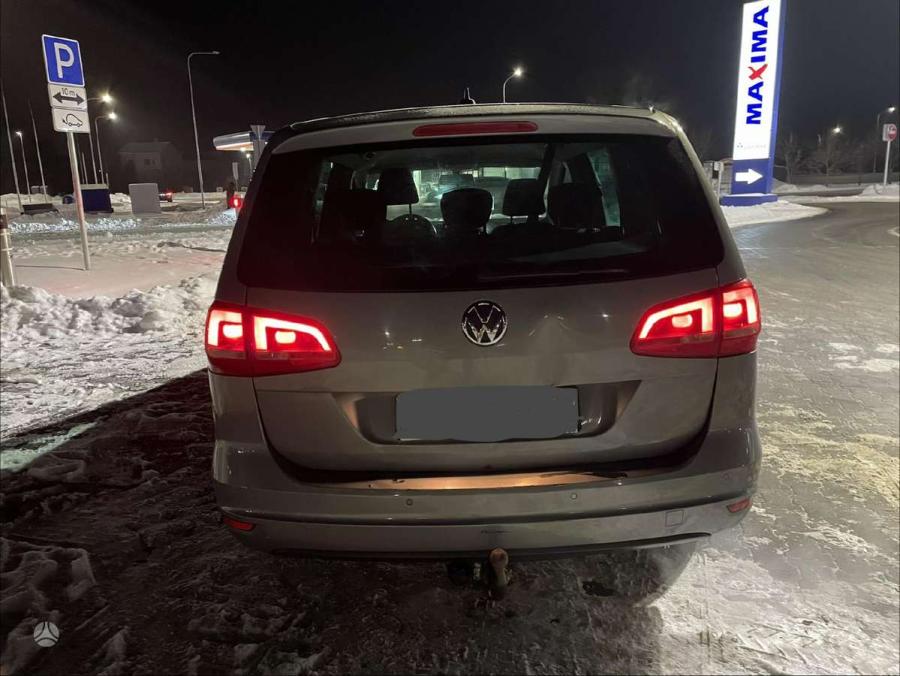 Pelēks Volkswagen Sharan 2010 Kauņa, ar dzinēja tilpumu 1.97 L un nobraukumu 403 tūkst. km par 5200 €, foto 5 vietnē AUTOMOTO.COM.LV