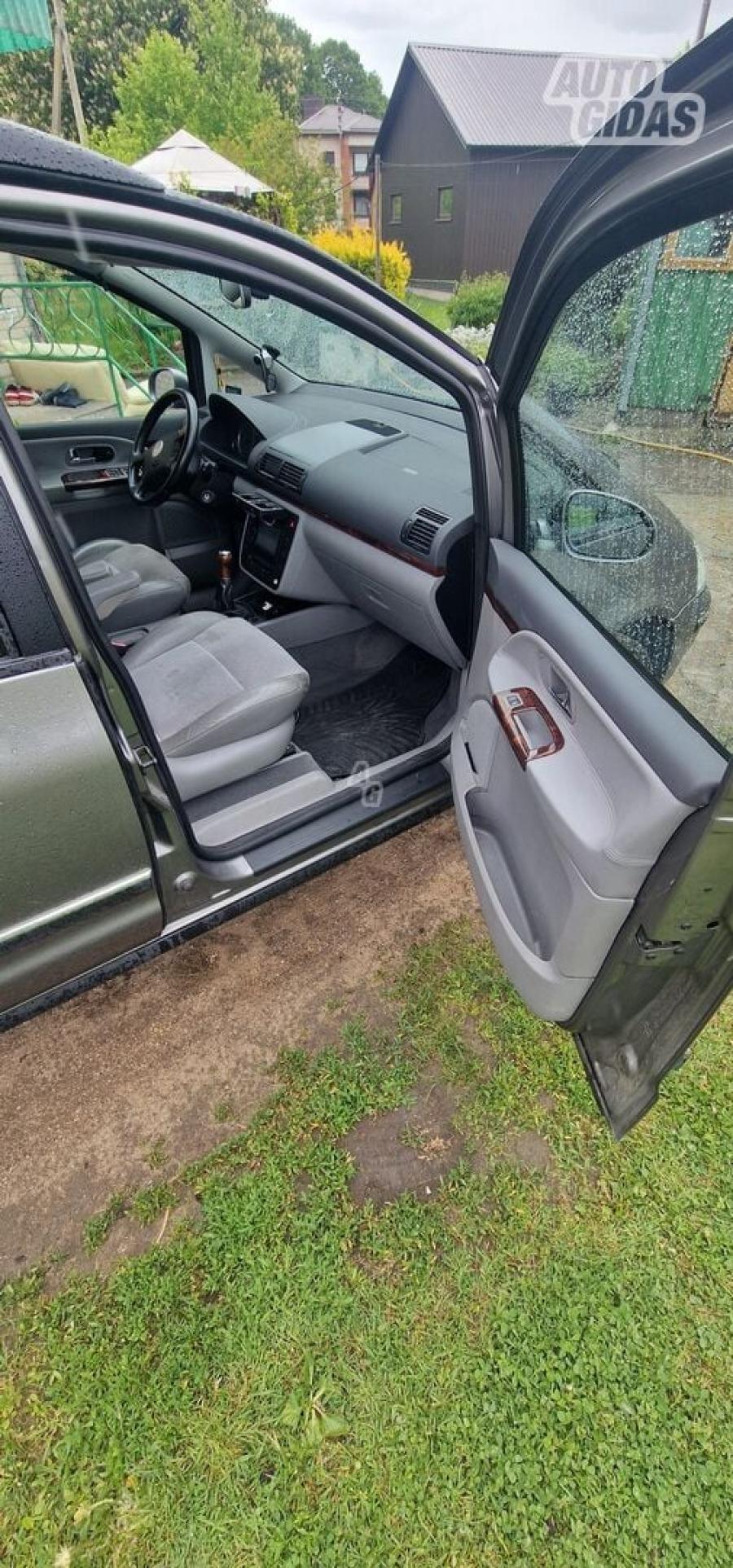 Grey Volkswagen Sharan 2010 in Vilkaviskis, with an engine capacity of 2.80 L and mileage of 314 thousand km for 4800 €, photo 7 on AUTOMOTO.COM.LV