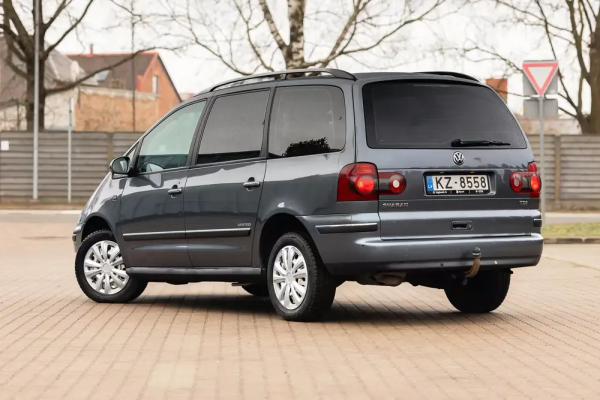 Grey Volkswagen Sharan 2010 in Jelgava, with an engine capacity of 1.90 L and mileage of 309 thousand km for 700 €, photo 4 on AUTOMOTO.COM.LV