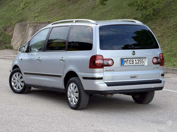 Pelēks Volkswagen Sharan 2010 Jonava, ar dzinēja tilpumu 1.97 L un nobraukumu 285 tūkst. km par 4399 €, foto 6 vietnē AUTOMOTO.COM.LV