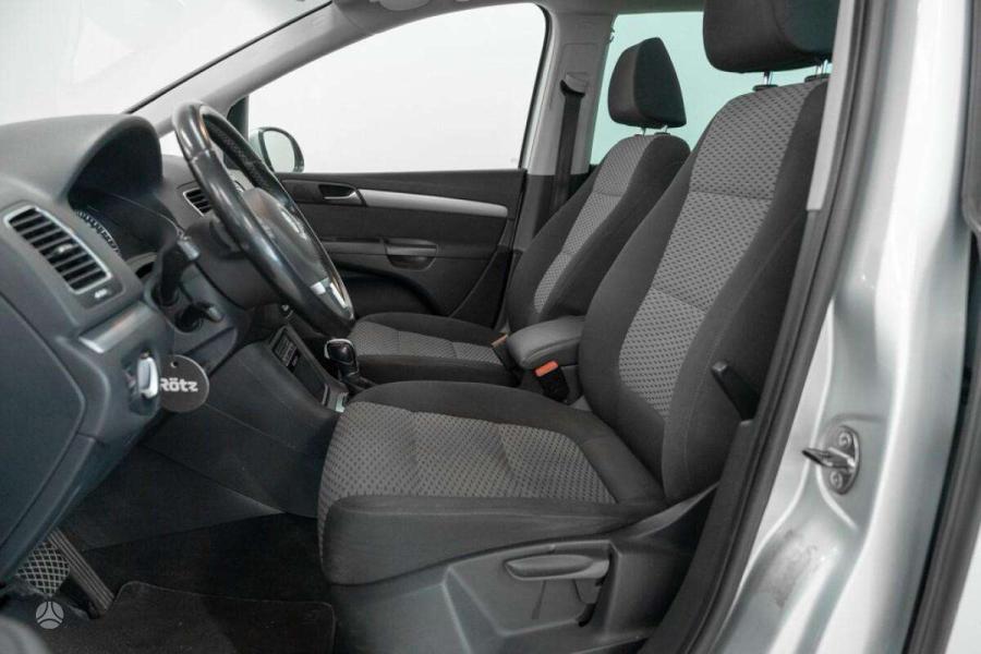 Pelēks Volkswagen Sharan 2010 Viļņa, ar dzinēja tilpumu 2.00 L un nobraukumu 363 tūkst. km par 6500 €, foto 8 vietnē AUTOMOTO.COM.LV