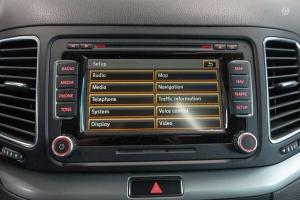 Pelēks Volkswagen Sharan 2010 Viļņa, ar dzinēja tilpumu 2.00 L un nobraukumu 363 tūkst. km par 6500 €, foto 14 vietnē AUTOMOTO.COM.LV