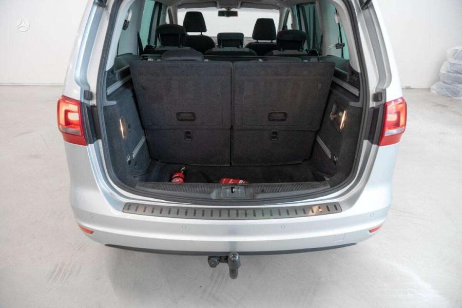 Pelēks Volkswagen Sharan 2010 Viļņa, ar dzinēja tilpumu 2.00 L un nobraukumu 363 tūkst. km par 6500 €, foto 22 vietnē AUTOMOTO.COM.LV