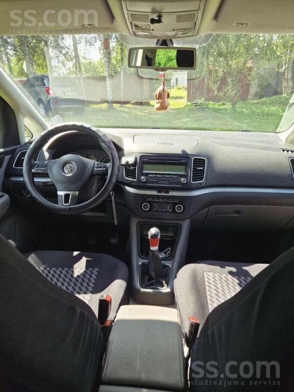 Grey Volkswagen Sharan 2010 in Riga, with an engine capacity of 2.00 L and mileage of 254 thousand km for 5500 €, photo 3 on AUTOMOTO.COM.LV