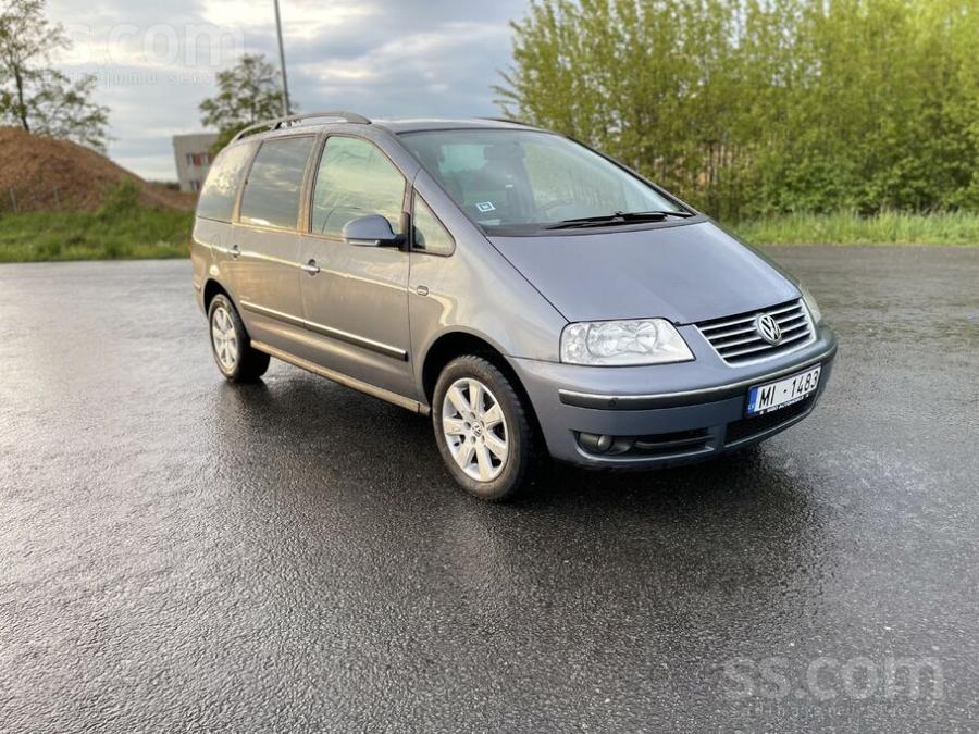 Grey Volkswagen Sharan 2010 in Rezekne, with an engine capacity of 2.00 L and mileage of 285 thousand km for 4850 €, photo 4 on AUTOMOTO.COM.LV