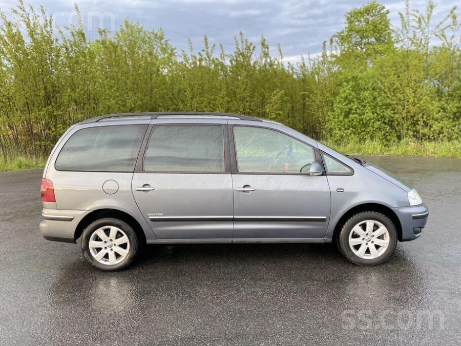 Grey Volkswagen Sharan 2010 in Rezekne, with an engine capacity of 2.00 L and mileage of 285 thousand km for 4850 €, photo 5 on AUTOMOTO.COM.LV