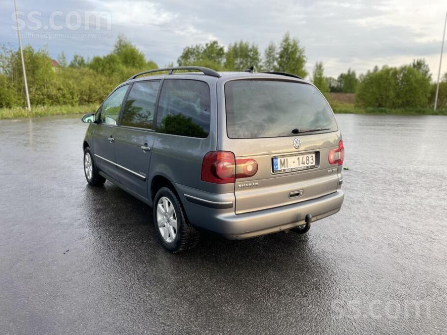 Grey Volkswagen Sharan 2010 in Rezekne, with an engine capacity of 2.00 L and mileage of 285 thousand km for 4850 €, photo 8 on AUTOMOTO.COM.LV