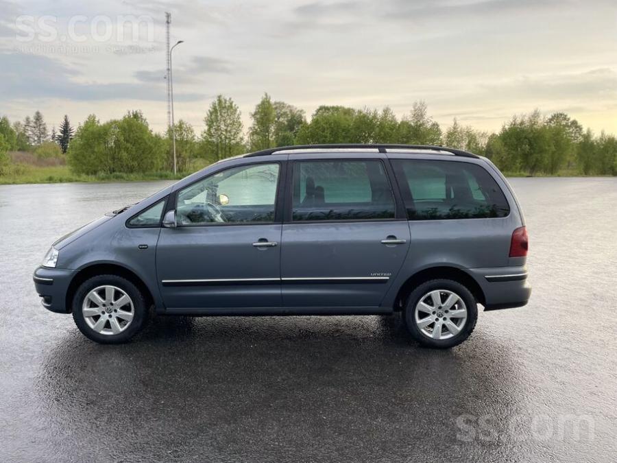 Grey Volkswagen Sharan 2010 in Rezekne, with an engine capacity of 2.00 L and mileage of 285 thousand km for 4850 €, photo 9 on AUTOMOTO.COM.LV