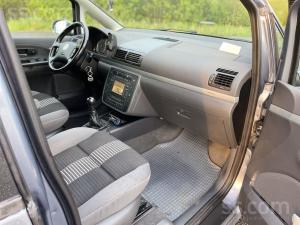 Grey Volkswagen Sharan 2010 in Rezekne, with an engine capacity of 2.00 L and mileage of 285 thousand km for 4850 €, photo 11 on AUTOMOTO.COM.LV