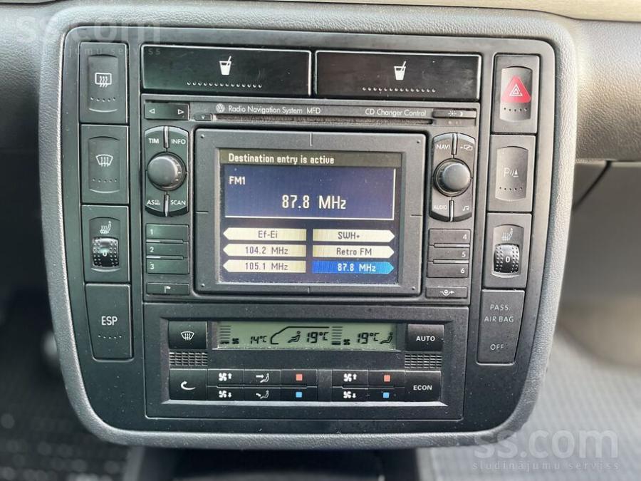 Grey Volkswagen Sharan 2010 in Rezekne, with an engine capacity of 2.00 L and mileage of 285 thousand km for 4850 €, photo 12 on AUTOMOTO.COM.LV