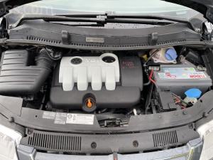 Grey Volkswagen Sharan 2010 in Rezekne, with an engine capacity of 2.00 L and mileage of 285 thousand km for 4850 €, photo 14 on AUTOMOTO.COM.LV