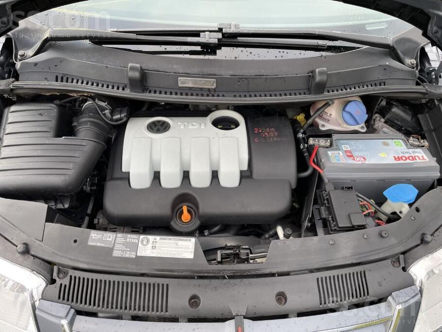 Grey Volkswagen Sharan 2010 in Rezekne, with an engine capacity of 2.00 L and mileage of 285 thousand km for 4850 €, photo 14 on AUTOMOTO.COM.LV
