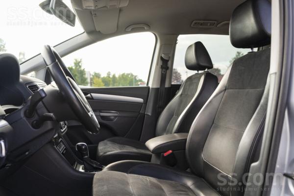 Grey Volkswagen Sharan 2010 in Riga, with an engine capacity of 2.00 L and mileage of 343 thousand km for 5890 €, photo 9 on AUTOMOTO.COM.LV