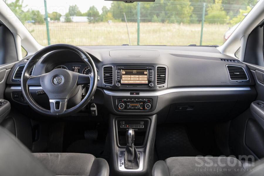 Grey Volkswagen Sharan 2010 in Riga, with an engine capacity of 2.00 L and mileage of 343 thousand km for 5890 €, photo 11 on AUTOMOTO.COM.LV