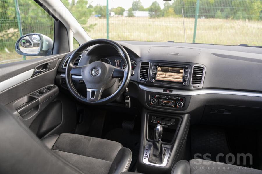 Grey Volkswagen Sharan 2010 in Riga, with an engine capacity of 2.00 L and mileage of 343 thousand km for 5890 €, photo 12 on AUTOMOTO.COM.LV