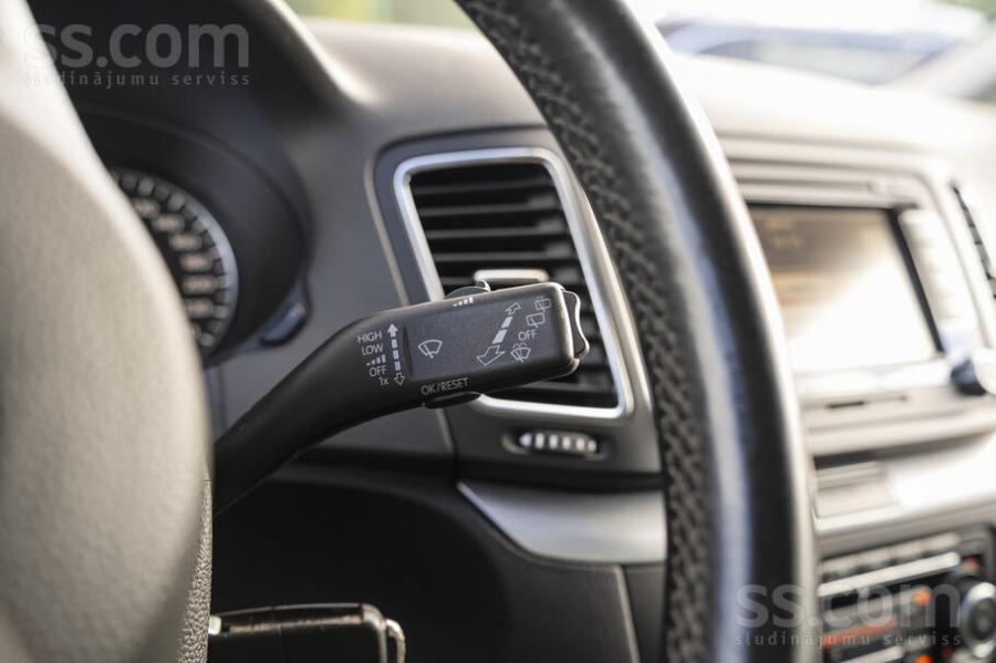 Grey Volkswagen Sharan 2010 in Riga, with an engine capacity of 2.00 L and mileage of 343 thousand km for 5890 €, photo 14 on AUTOMOTO.COM.LV