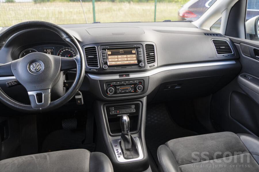 Grey Volkswagen Sharan 2010 in Riga, with an engine capacity of 2.00 L and mileage of 343 thousand km for 5890 €, photo 15 on AUTOMOTO.COM.LV